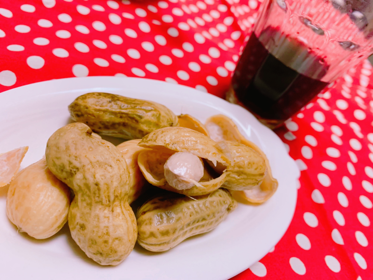 塩茹でピーナツと赤ワイン｜今日かあす歌